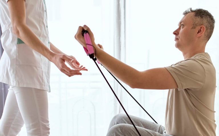 Mengapa Fisioterapi Penting bagi Pasien Stroke? Ini Penjelasannya ...