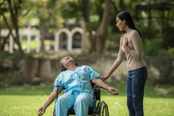 Caregiver Pasien Stroke: Perawatan yang Tepat untuk Pemulihan - Blog ...